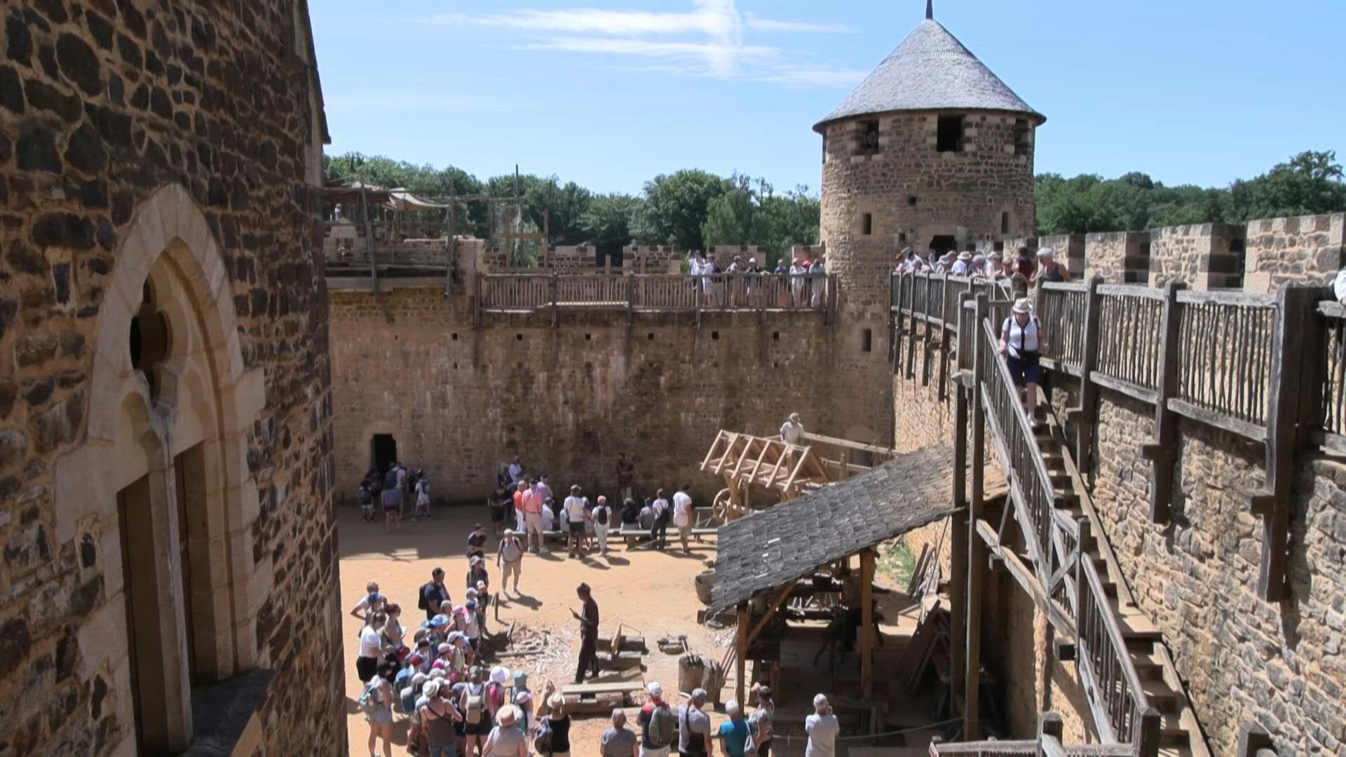 Yonne : le château de Guédelon, un chantier à remonter le temps